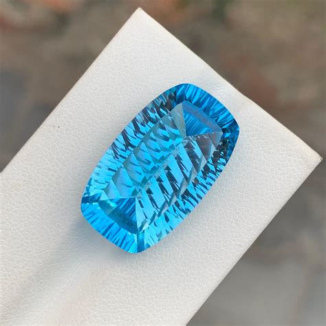 2835 Carat Faceted Sky Blue Topaz Can Shape Gemstone For Necklace For