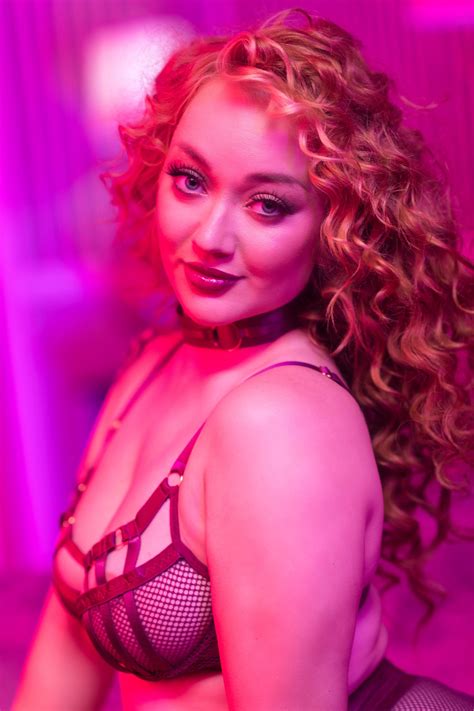 Curly Beauty Emma Magnolia Strips Naked While Playing With Sextoys Photos