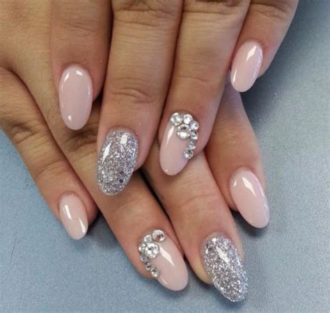 Бледо розов маникюр За Жената