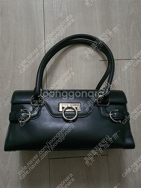 정품 페라가모 간치니 여성 토트백 숄더백 중고나라