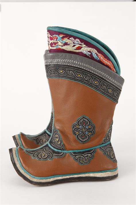 Монгол гутал Сүхбаатар Аймгийн Угсаатны Зүйн Музей