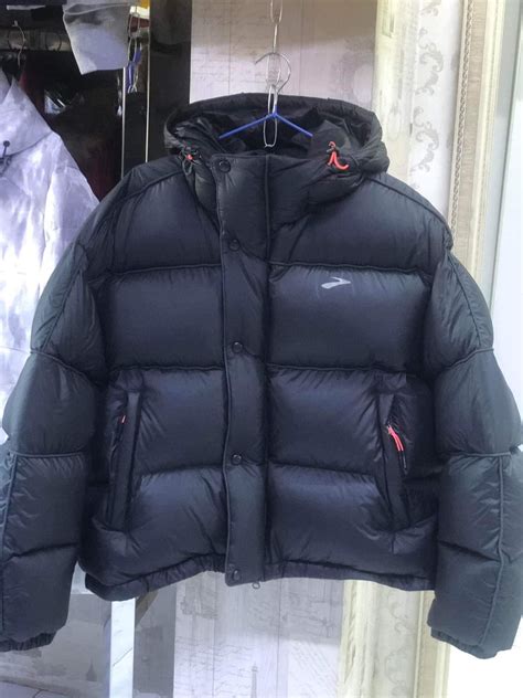 Манай дэлгүүрт Өвлийн сөдөн куртик ирсэн бн 3 17 д байрлах Америк барааны Эрдэнэт Америк