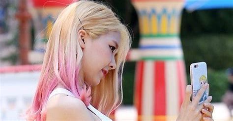 야하게 입은 걸그룹