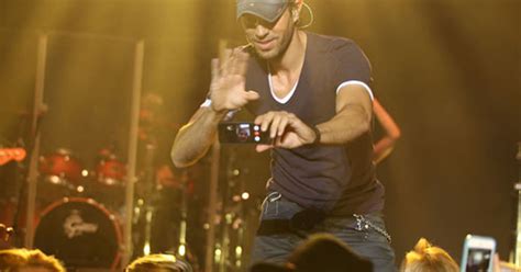 Iglesias Releases Special India Edition Of Sex And Love