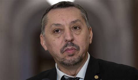 Daniel David Vrea Schimbări în Zona De Curriculum „trebuie Să Predăm