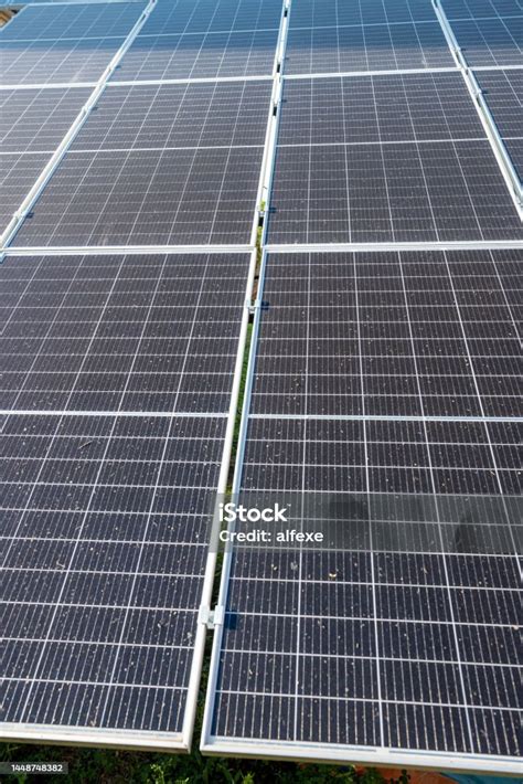 태양 전지판이 있는 태양 에너지가 닫힙니다 푸른 하늘에서보기 0명에 대한 스톡 사진 및 기타 이미지 0명 과학 깨끗한 Istock