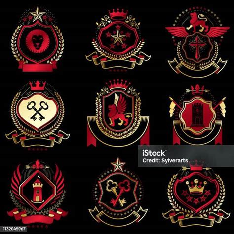 팔의 벡터 고급 전 령 코트 빈티지 디자인과 그래픽 요소 로얄 크라운과 플래그 별 타워 무기고 종교 십자가로 만든 Blazons의 컬렉션입니다 검에 대한 스톡 벡터 아트 및