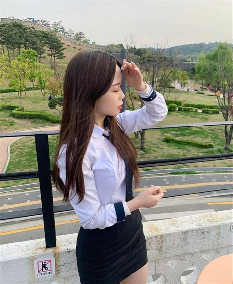 College에 있는 minh nguyen tien님의 핀 여자 교복 교복 스타일 여성