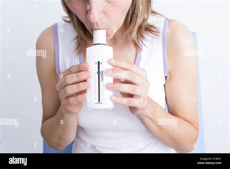 BREATHING SPIROMETRY IN A WOMAN Stock Photo Alamy