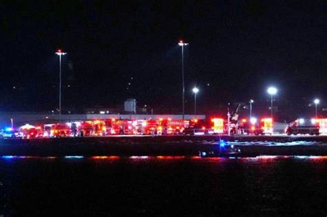 ამერიკელმა მაშველებმა მდინარიდან თვითმფრინავის კატასტროფის შედეგად დაღუპული 18 ადამიანის ცხედარი