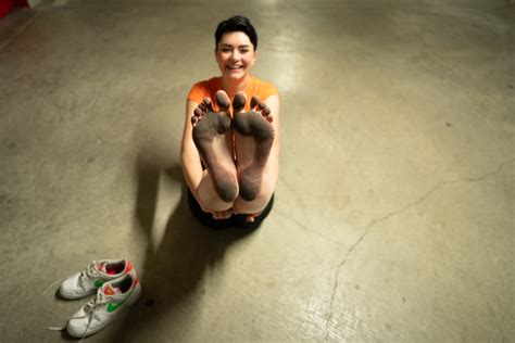 Cassandre’s Dirty Walk – Genuine Tickling