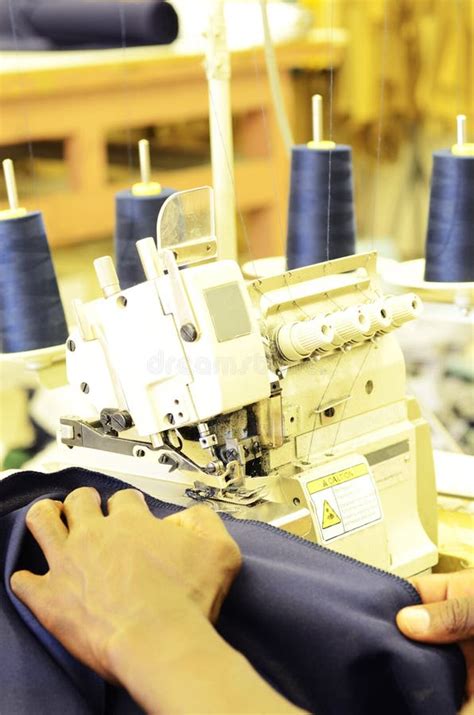 Máquina De Coser Industrial Cose Una Eslinga De Correa Fabricación De Eslingas Textiles Y