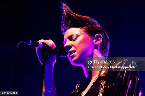 La Roux In Concert Photos And Premium High Res Pictures Getty Images
