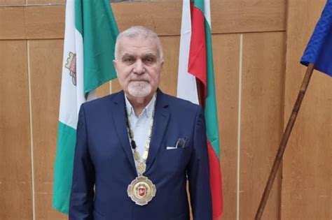 Денчо Бояджиев бивш кмет на Разград и председател на КС на НСОРБ бе удостоен с почетния знак