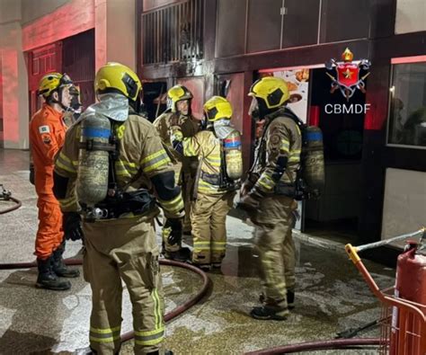 Restaurante Pega Fogo No Df Na Véspera De Natal