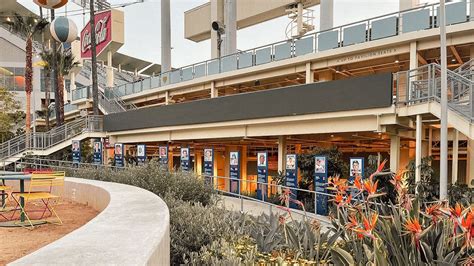Centerfield Plaza Venues Dodgers 365
