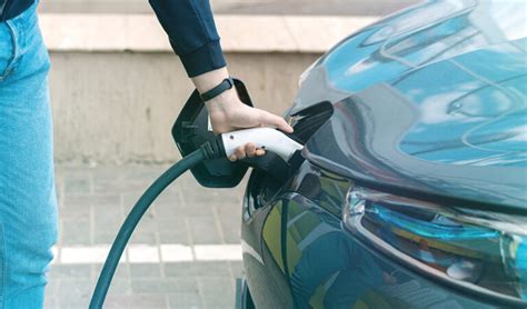 Charging Hybrid Cars Unplug The Myths Plug Into Facts