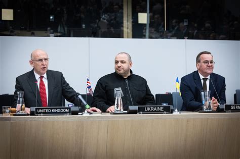 Украйна ще получи 21 млрд евро допълнителна военна помощ решиха днес министри на отбраната от