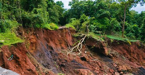 Landslide Kills 16 In Indonesias Central Java Offical
