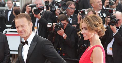 [포토엔]이탈리아 유명 포르노 배우 로코 시프레디 아내와 다정한 칸 레드카펫