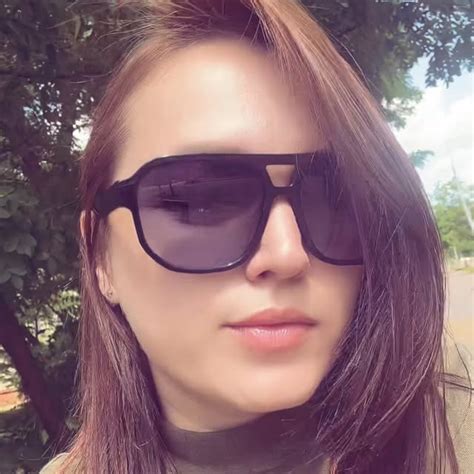 У моєї сусідки теж таке мале гівно Завжди гавкає і кидається на ноги і я ні разу не бачила її з