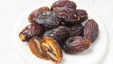 Финики сорт «Меджул» с бесплатной доставкой на дом из «ВкусВилл ...
