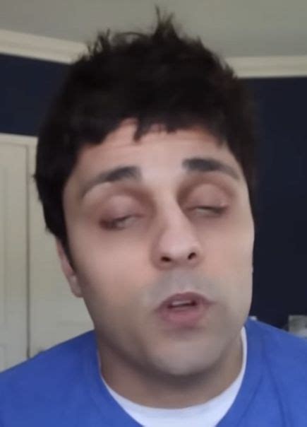 Ray Kissing On The First Date Super Funny Pictures William Johnson Funny Pictures