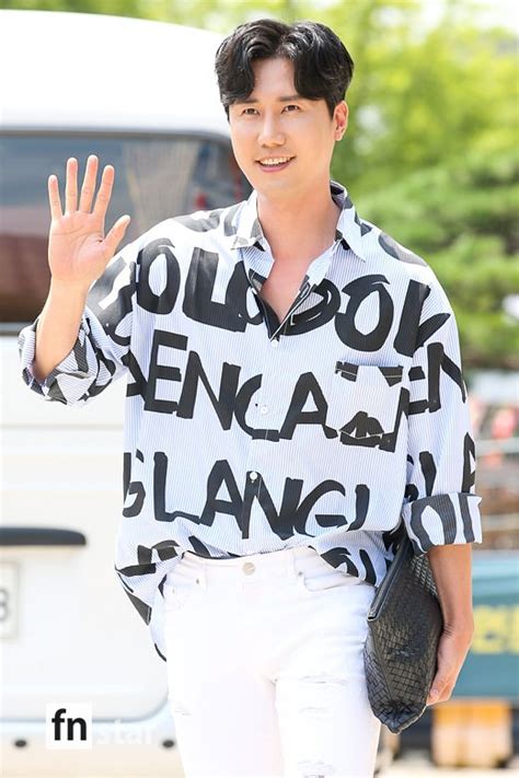 포토 신성 신사의 미소 헉스