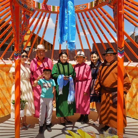 “Улаанбаатар гурил” компанийн 22 ажилтан шинэ байрныхаа түлхүүрээ гардан авлаа