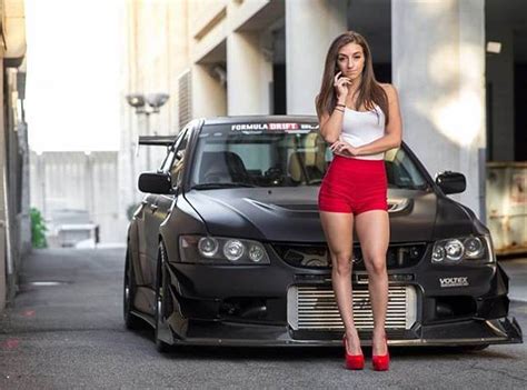 Foto Cewek Model SPG MOBIL Cantik Dan Seksi FOTO SUPERMODEL