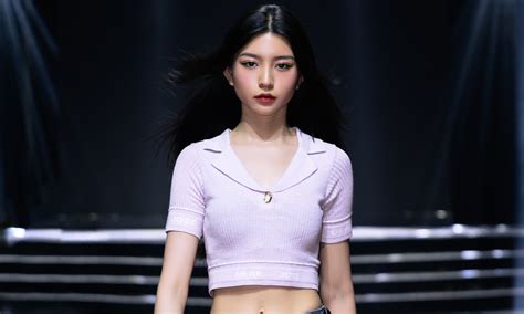 Top The Face khoe eo thon khi tập dượt cho chung kết Ngôi sao