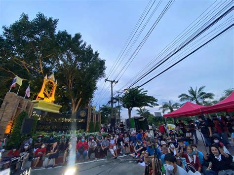 บรรยากาศการให้กำลังใจทนายอานนท์และพี่ไมค์วันที่ 2 ของการฝากขัง ณ เรือนจำพิเศษกรุงเทพมหานคร มีการ