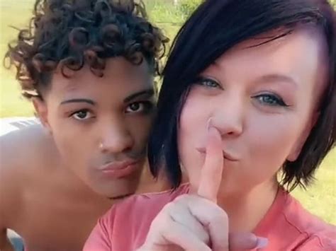 Mujer De 40 Años Se Enamoró Del Mejor Amigo De Sus Hijos Que Tiene 22