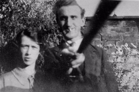 14 Amazing Vintage Selfies Taken Before You Were Even Born ~ Vintage