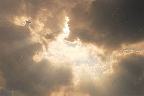 Nền Tia Nắng Mặt Trời Xuyên Qua Những đám Mây Jacob Ray điện Hình Chụp Và Hình ảnh Để Tải Về