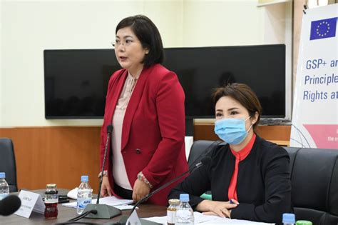 Эрүүл мэндийн салбарын ажлын байрны дарамт хүчирхийллийн тухай хэлэлцүүлэг боллоо