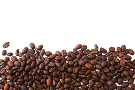 흰색 배경에 고립 된 커피 원두와 텍스트를위한 공간 커피 배경 또는 질감 개념 0명에 대한 스톡 사진 및 기타 이미지 0명