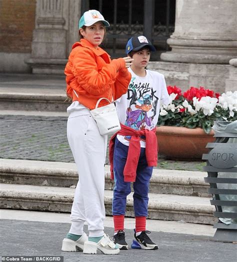 Shakira Sports Footwear As She Goes Sightseeing With Sons Milan And Sasha Daily Mail Online