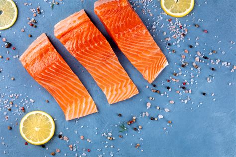 레몬 연어 조각 텍스트 장소와 소금과 후추와 함께 촬영 오버 헤드 플랫 누워 생선 요리 건강한 식생활에 대한 스톡 사진 및 기타 이미지 건강한 식생활 날것 다이어트