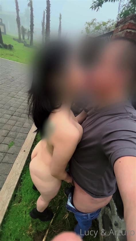 Sexo En El Patio La Casa