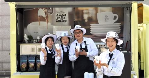 천사와 나누는 따뜻한 커피 한 잔