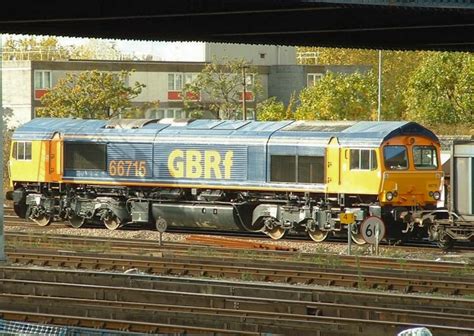 The Siding 66715 At Clapham Jct 3 Nov 2003