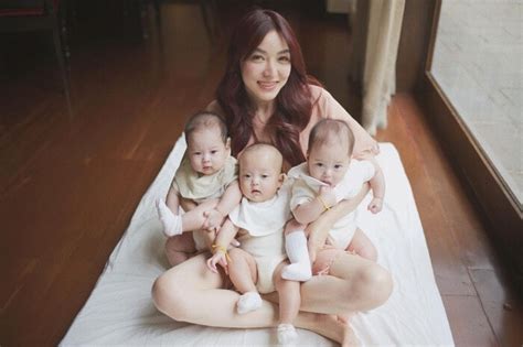 หน้าตาดีกันยกบ้าน เชน ธนาตรัยฉัตร เปิดภาพครอบครัวพร้อมหน้ากับลูก ๆ ทั้ง 5 คน