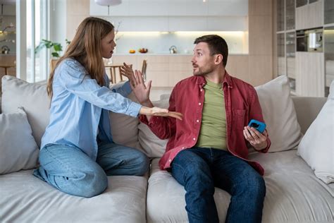 Deceptive People Do These Things When Theyre Hiding Something Bolde