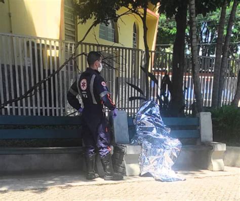 Idoso Passa Mal E Morre Sentado Em Frente A Paróquia Em São José Dos