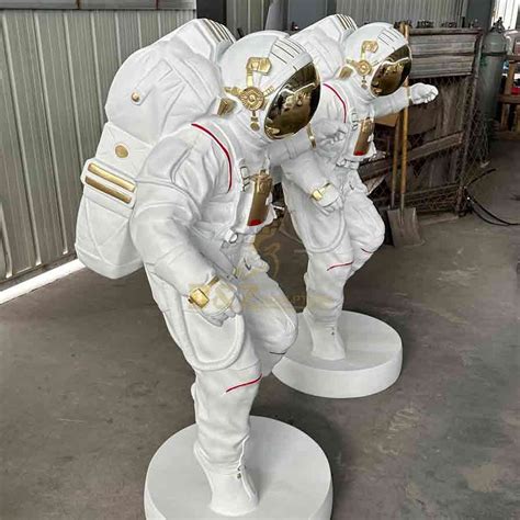 White Life Size Astronaut Sculpture For Sale Dz 625
