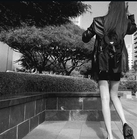 진아름 남궁민이 반한 마네킹 비율 블랙 레더 재킷미니 스커트로 시선 강탈 스타와 라이프