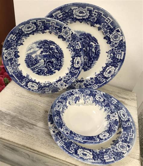 Порцеланов сервиз за хранене в синьо 24 части Съдове Сервизи Прибори Банкя Порцела