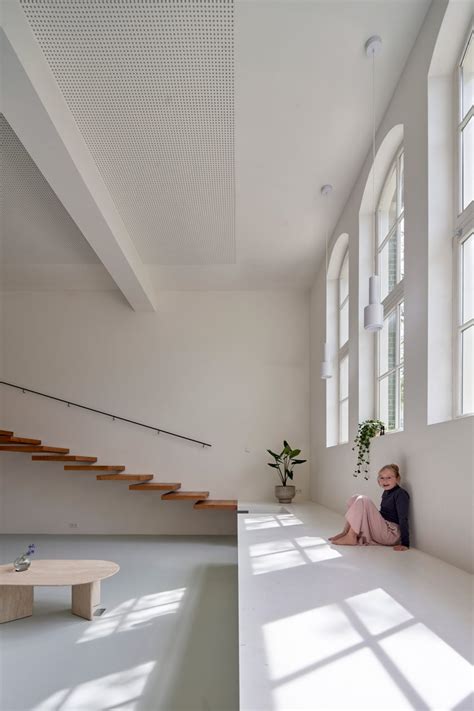 Eklund Terbeek Creates The Gym Loft Within A Former School Gymnasium