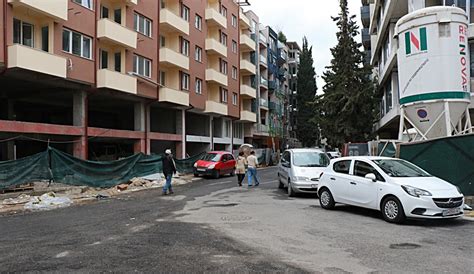 ОПШТИНА ЦЕНТАР ЌЕ ДОПЛАТИ 22 000 ЕВРА НА ФИРМАТА ШТО ГИ ЗАТНА СО АСФАЛТИРАЊЕ ШАХТИТЕ НА УЛИЦА